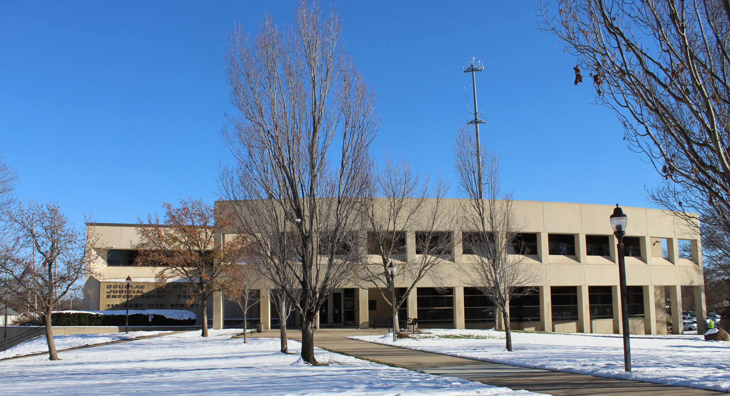 Burst water pipe floods jury room at Douglas County judicial center ...